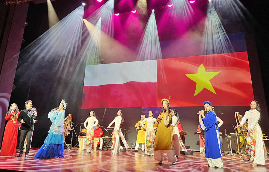 Vietnamese Cultural Essence Show Celebrates 75 Years of Vietnam-Poland ...